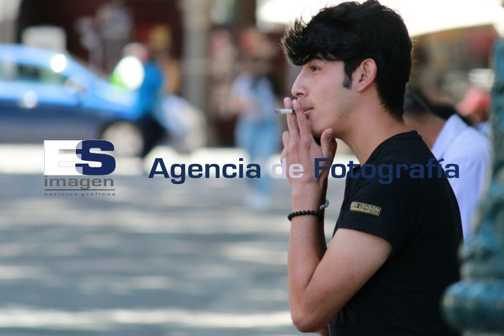 Personas fumando - Agencia de Fotografía Es Imagen