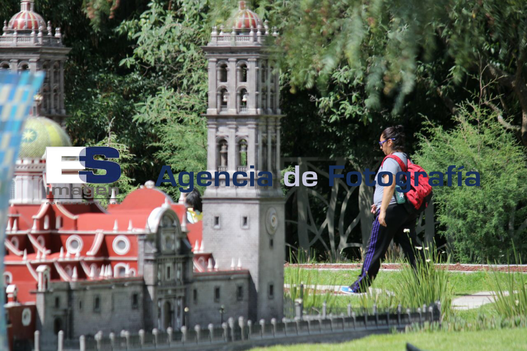 Pasean familias por el Parque de los Gigantes - Agencia de Fotografía ...