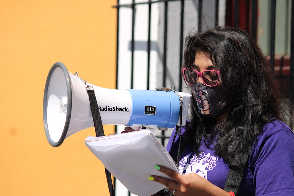 Frida Guerrera entrega carta en Casa Aguayo - Agencia de Fotografía Es ...