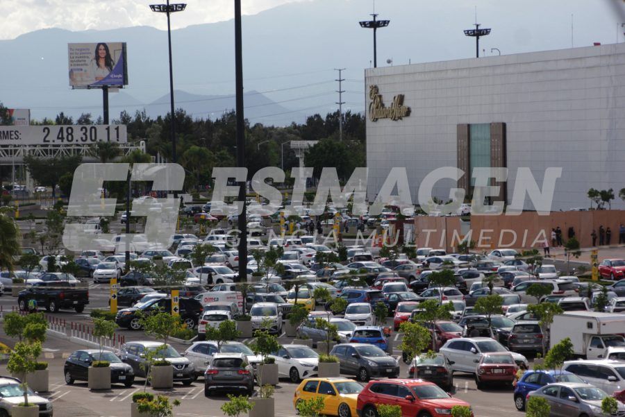 Estacionamiento centro comercial Angelópolis - Agencia de Fotografía Es ...
