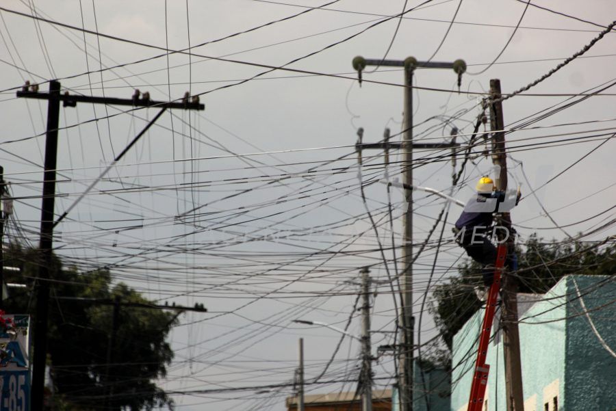 Contaminación visual por cableado - Agencia de Fotografía Es Imagen