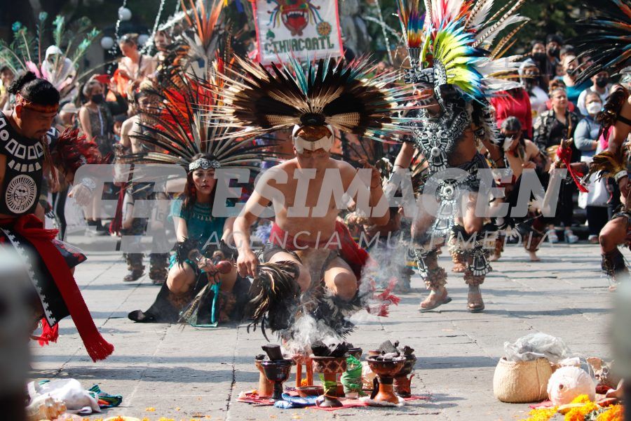 Danzas prehispánicas en el Zócalo de Puebla - Agencia de Fotografía Es ...
