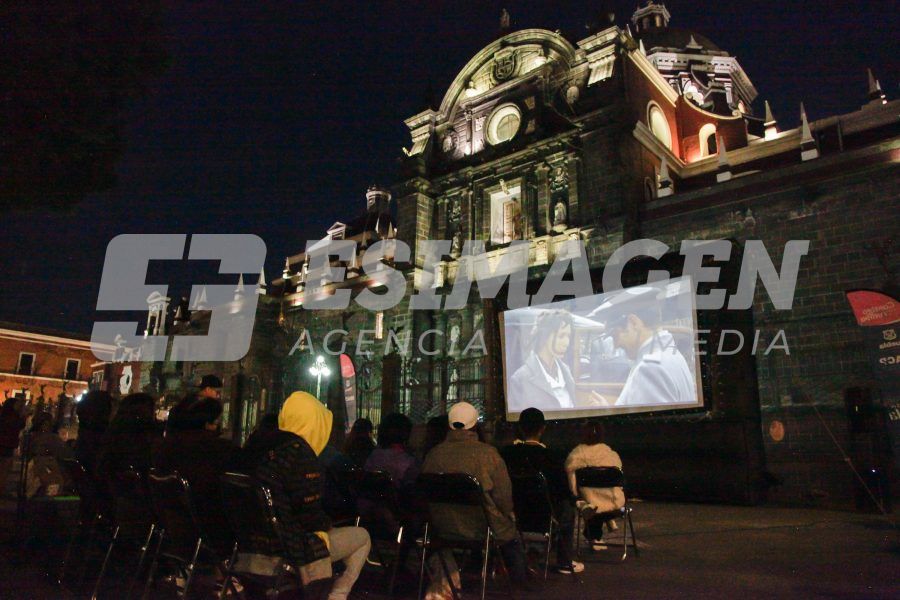 Proyección de "El Laberinto del Fauno" en el Zócalo de Puebla - Agencia ...