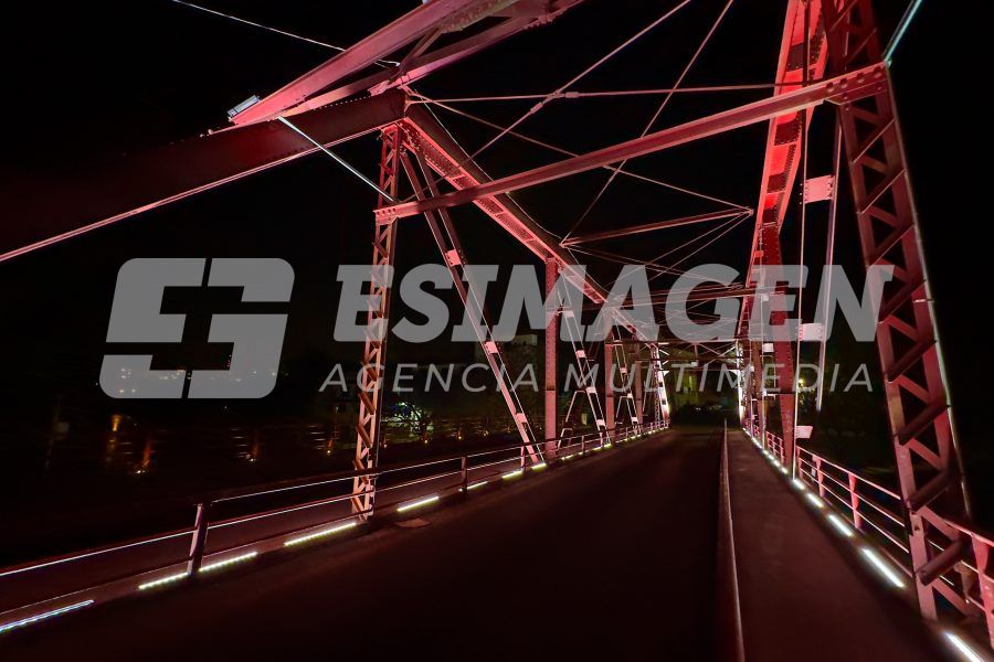 Así se ve el puente rojo con su nueva iluminación - Agencia de ...