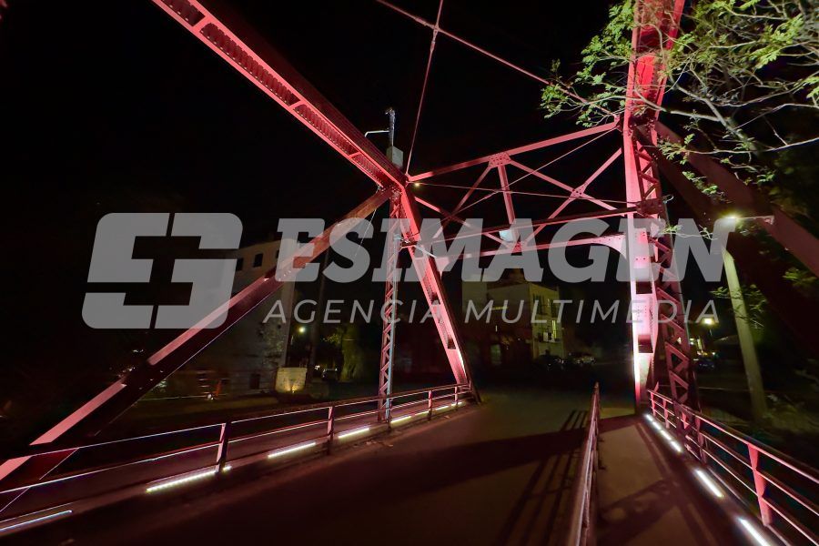 Así se ve el puente rojo con su nueva iluminación - Agencia de ...