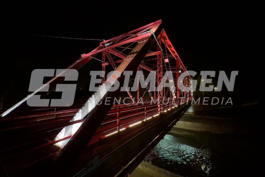 Así se ve el puente rojo con su nueva iluminación - Agencia de ...
