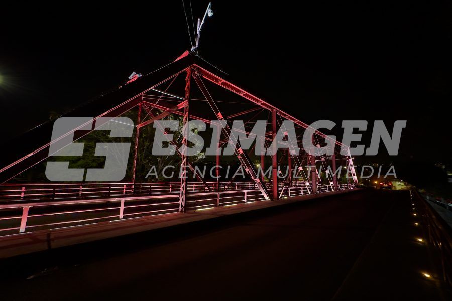 Así se ve el puente rojo con su nueva iluminación - Agencia de ...
