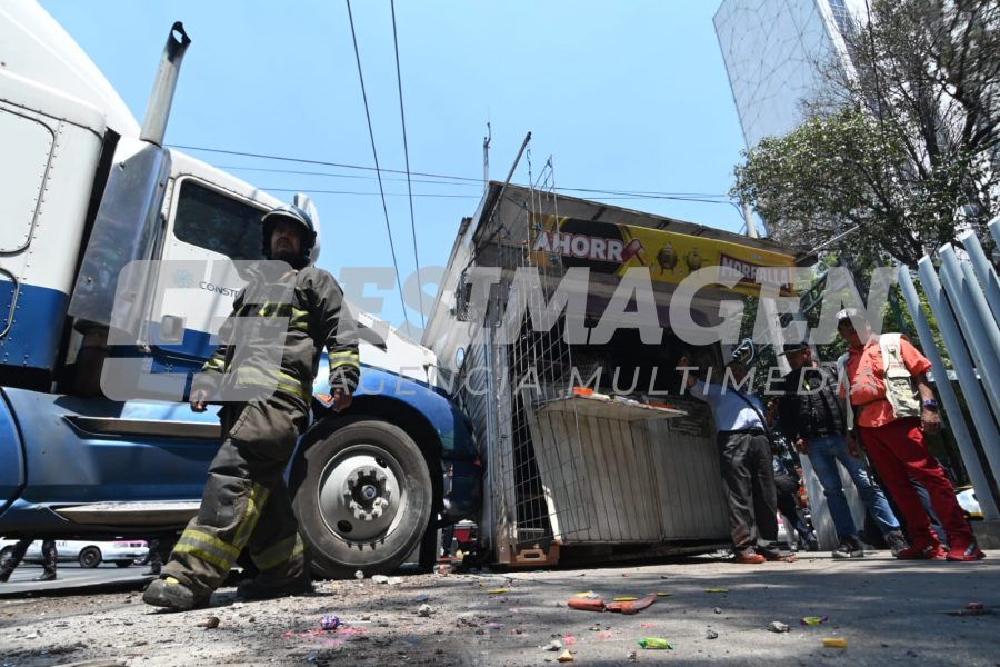 Accidente Vial En Eje Central Y Flores Magón Agencia De Fotografía Es