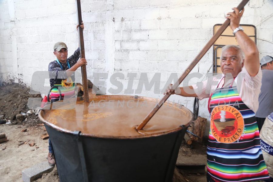 Aún estás a tiempo, lánzate al Segundo Festival del Mole Prieto en ...