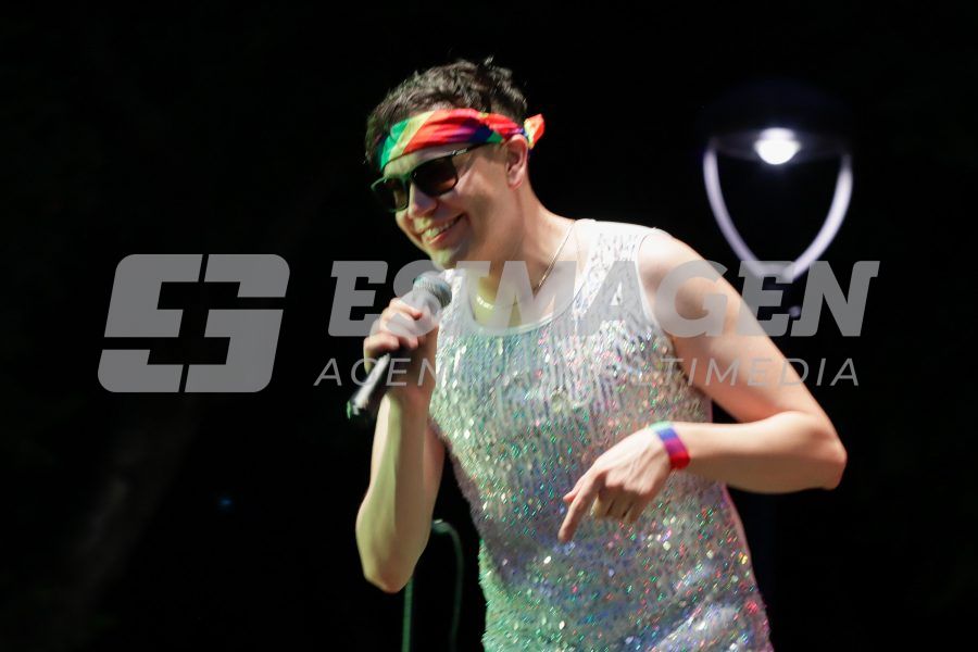 Raymix en la Marcha del Orgullo - Agencia de Fotografía Es Imagen