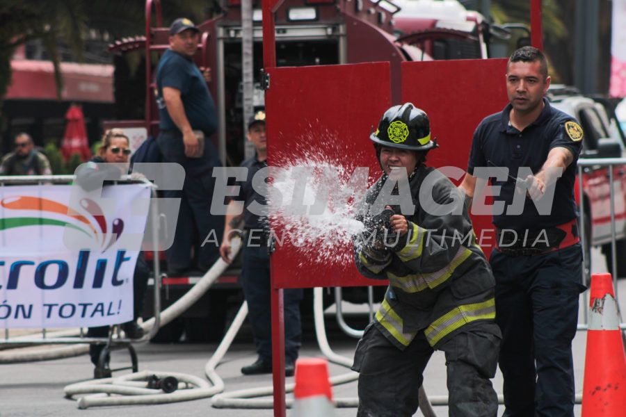 Competencia súper bombero - Agencia de Fotografía Es Imagen