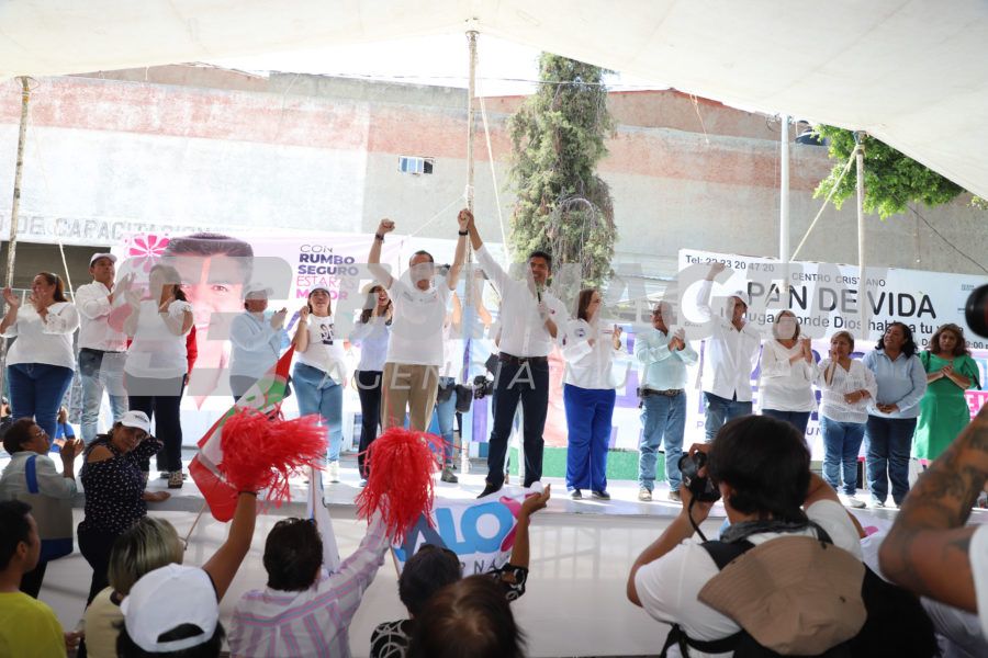 Mario Riestra y Lalo Rivera visitan Xilotzingo - Agencia de Fotografía ...