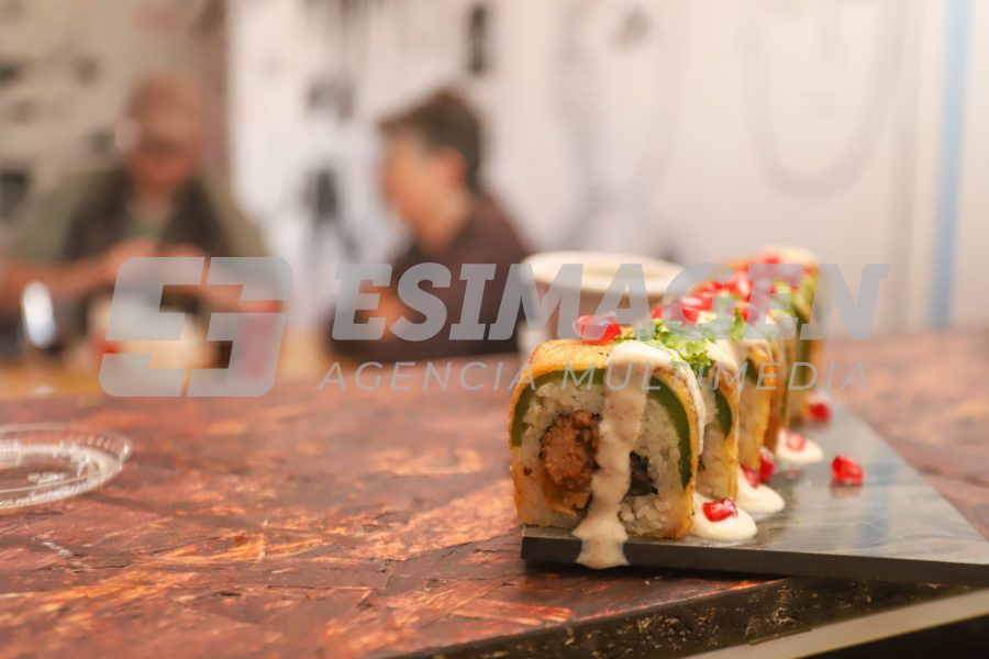 Sushi de Chile en Nogada: el Nogada Chilli Roll - Agencia de Fotografía Es Imagen