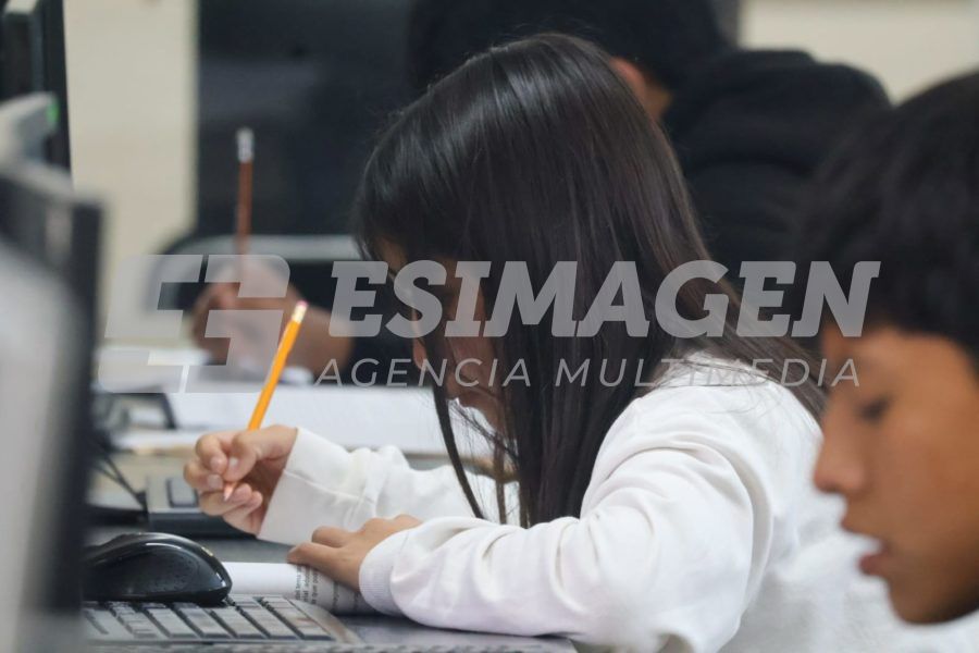 Decenas de aspirantes presentan examen de admisión en el CBTiS 03 ...