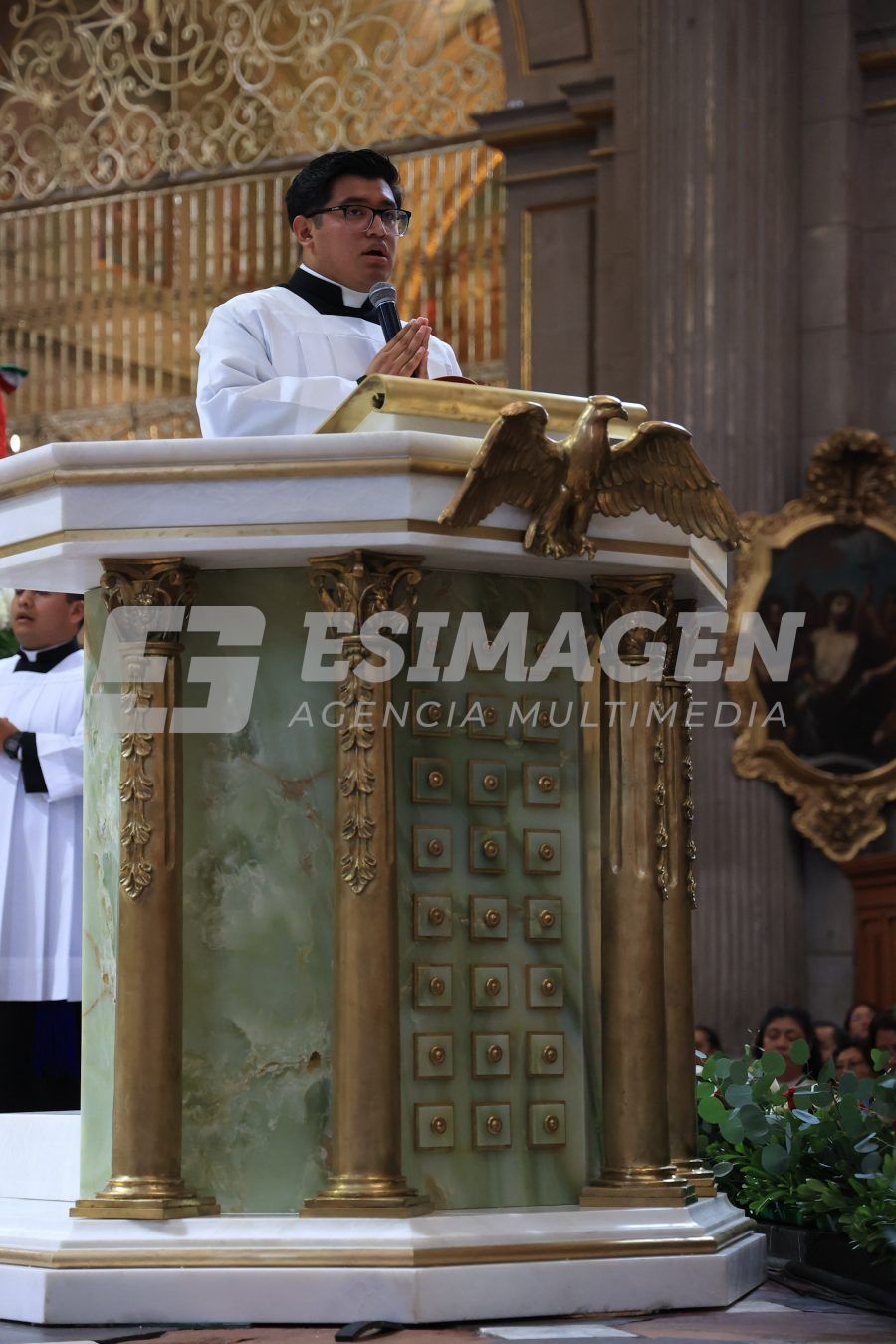 Consagración del nuevo altar y la bendición del ambón - Agencia de ...
