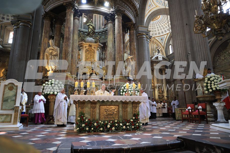 Consagración del nuevo altar y la bendición del ambón - Agencia de ...